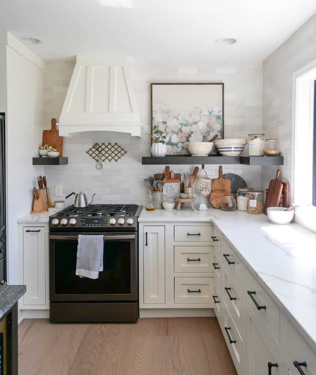 30 Minimalist Kitchen Essentials For Daily Living {What You Actually ...